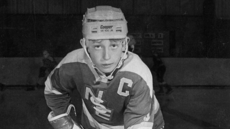 Why Wayne Gretzky is the Greatest Hockey Player of All Time: A Look at ...